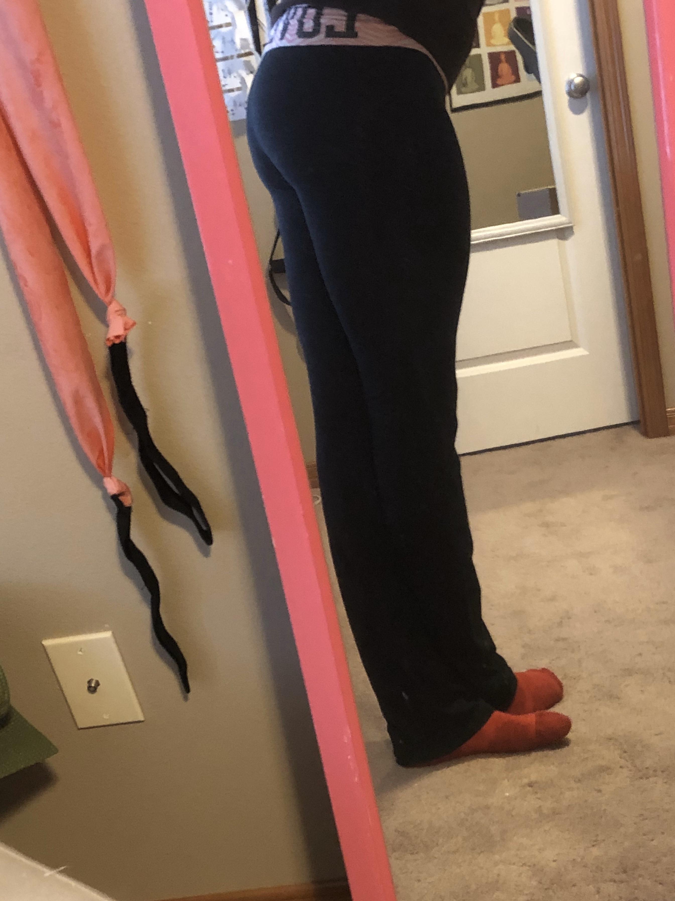 In My Sisters Leggings🥰 How Do I Look Scrolller