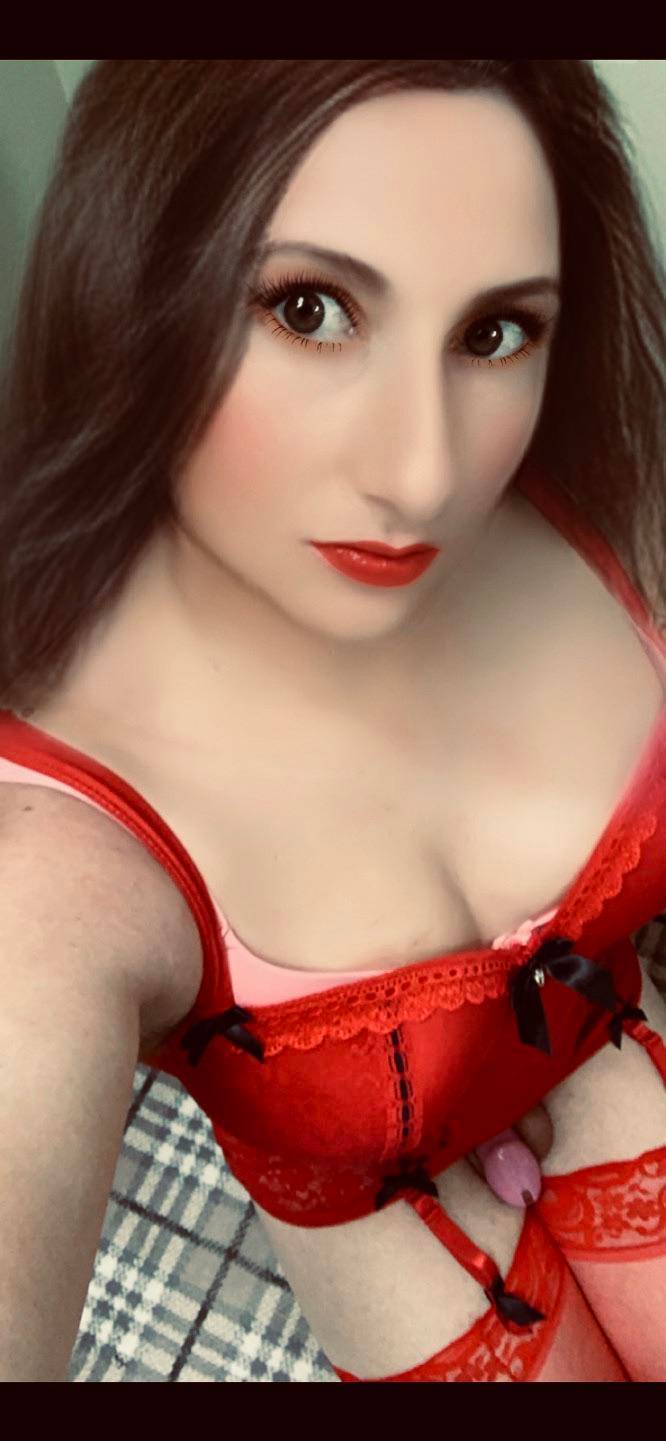 In position ready to receive my treat. What is it? | Scrolller