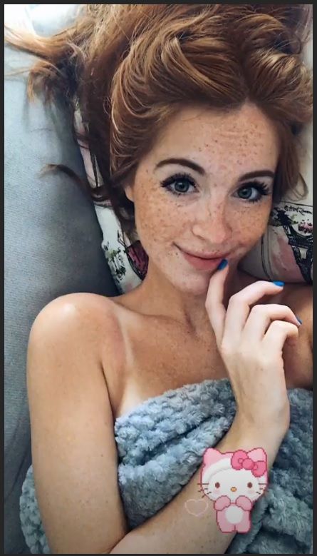 In the bed | Scrolller