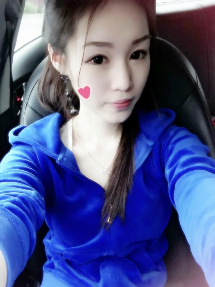 In the car (x-post from r/RealChinaGirls) | Scrolller