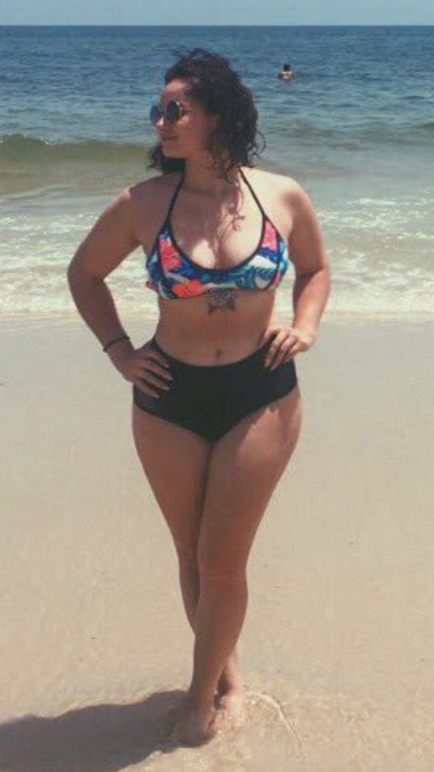 Insane hips @ the beach | Scrolller