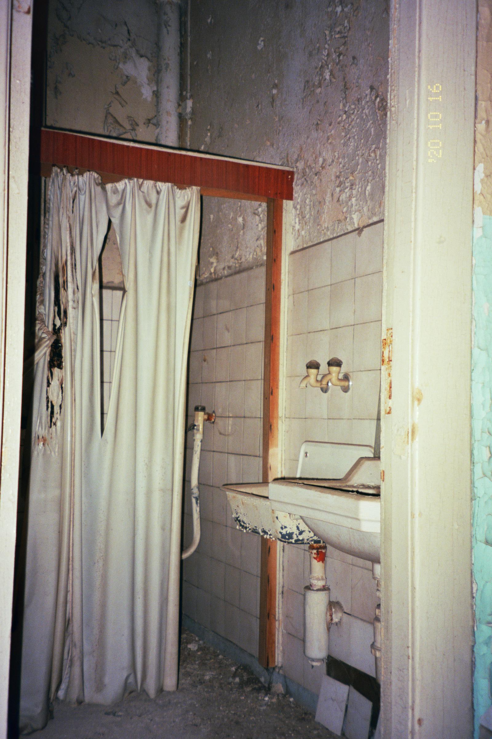 Inside an abandoned sanatorium in Germany | Scrolller