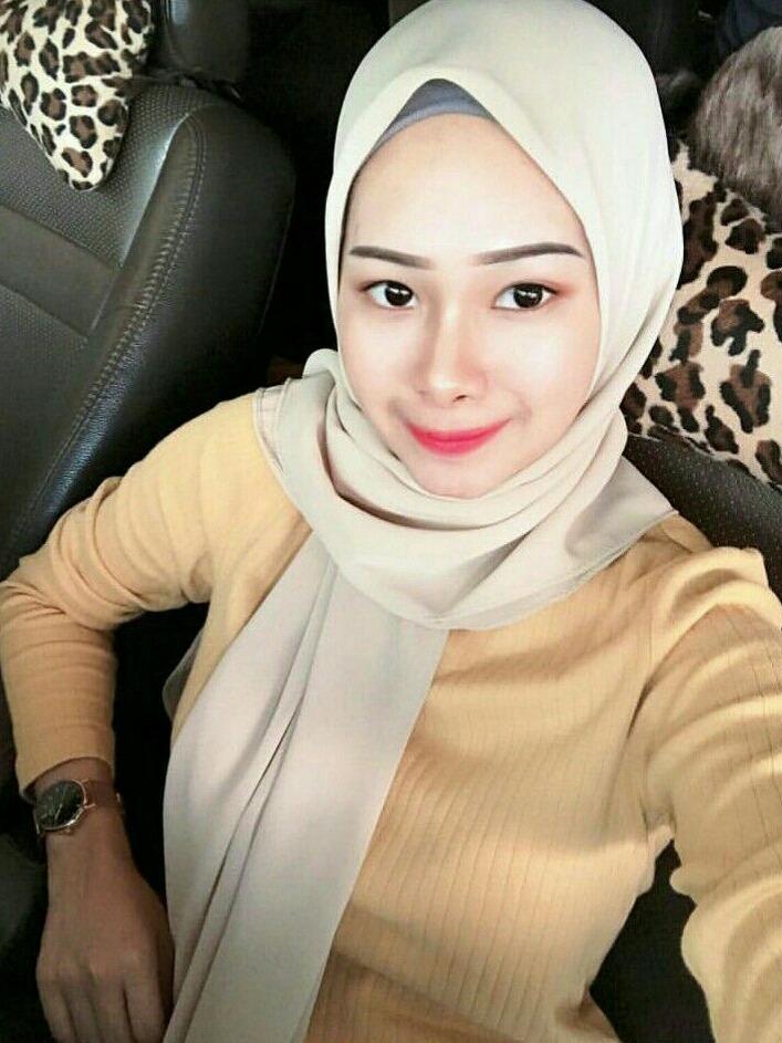 Insta famous 00 On | Scrolller