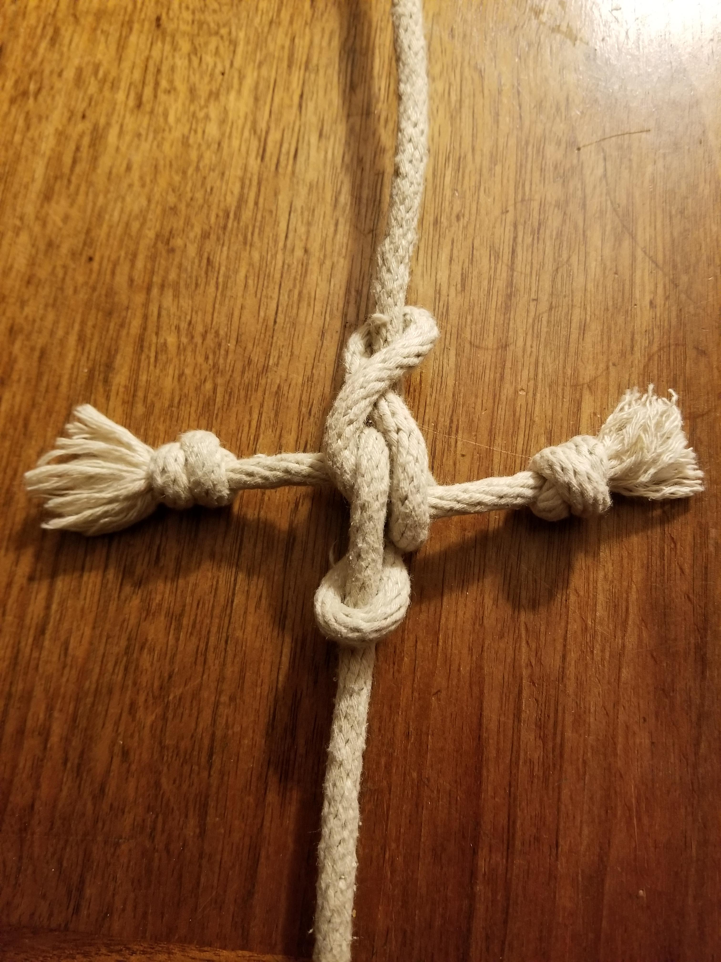 Interlocking figure eight, zeppelin bend style. | Scrolller