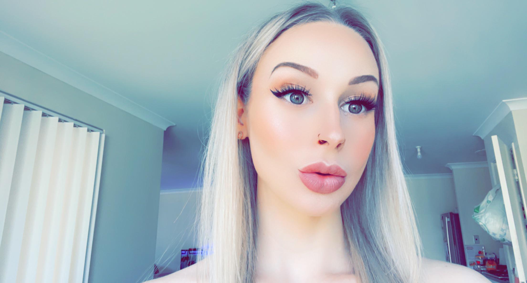 Is it a good face?! Does it pass? 🤷‍♀️☺️ | Scrolller