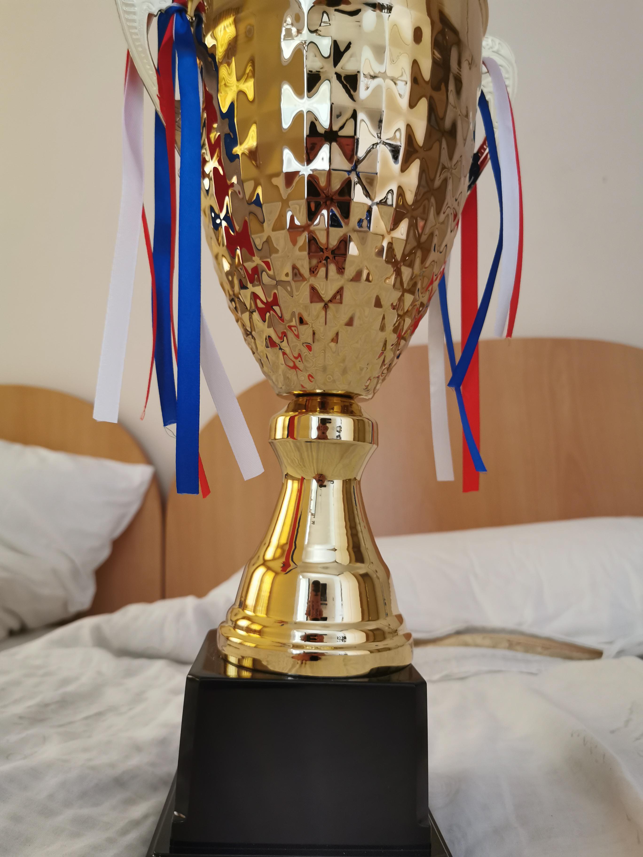 Is it that hard to center trophies? | Scrolller