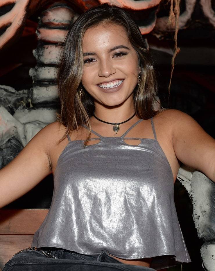 isabela moner | Scrolller