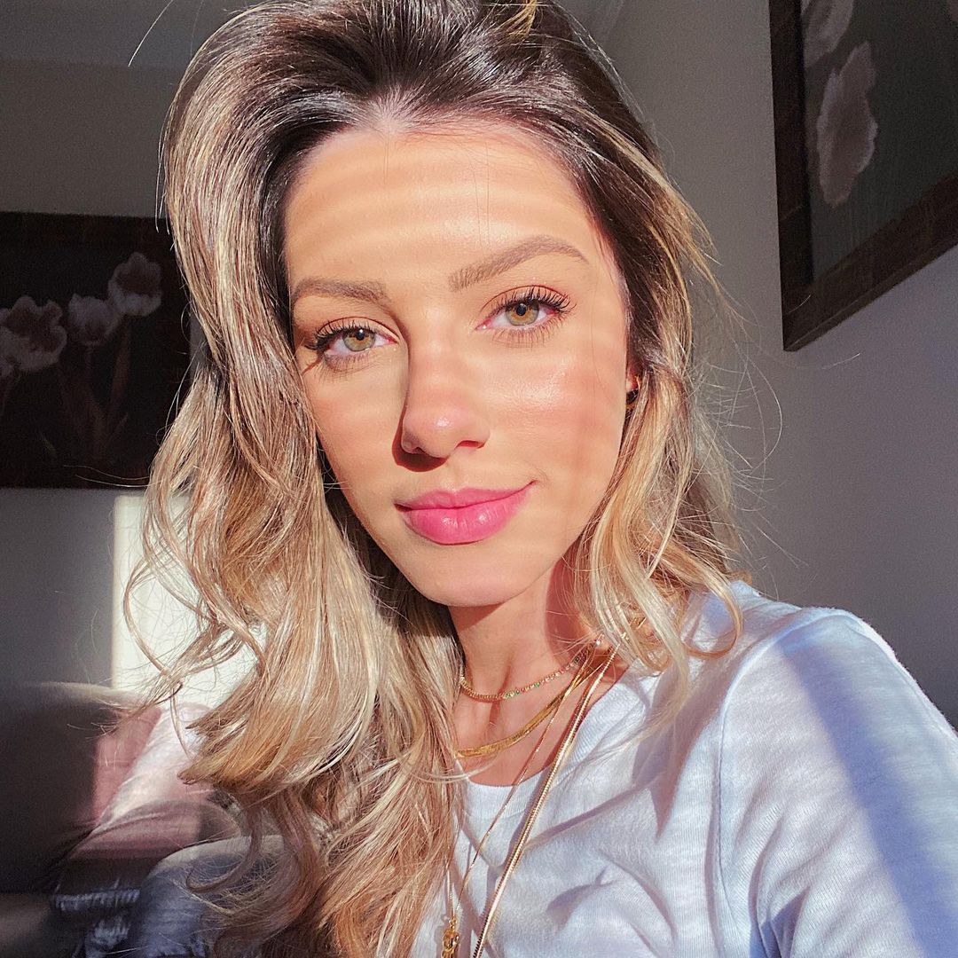 Isabela Stella [irtr] | Scrolller