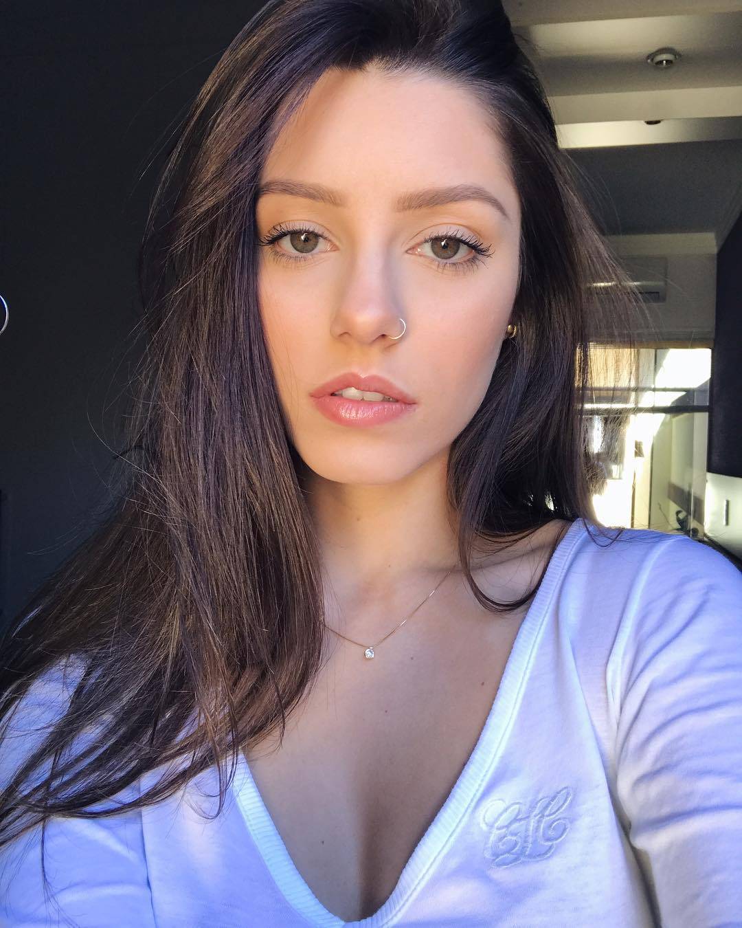 Isabela Stella | Scrolller