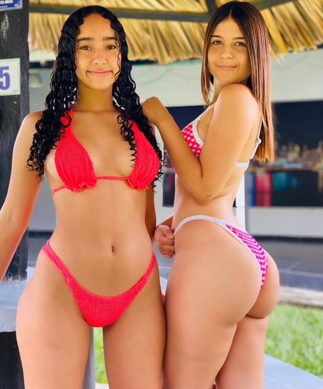 Isabela y Valery | Scrolller