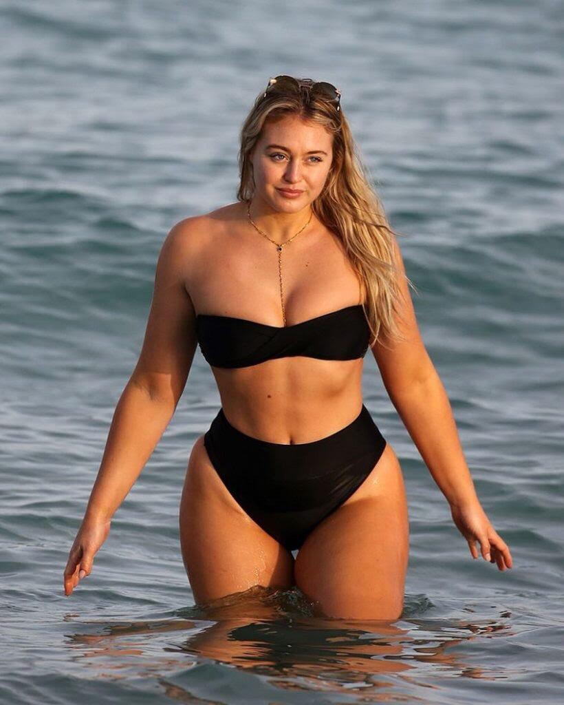 Iskra Lawrence | Scrolller