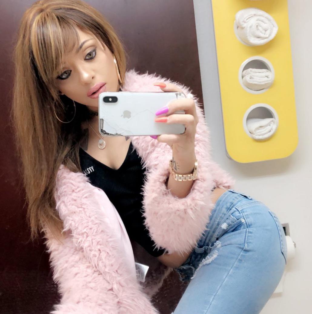 Isn't she the most damn beautiful kinky instant dick-boner tiny girl ever? Damn, I love her ...