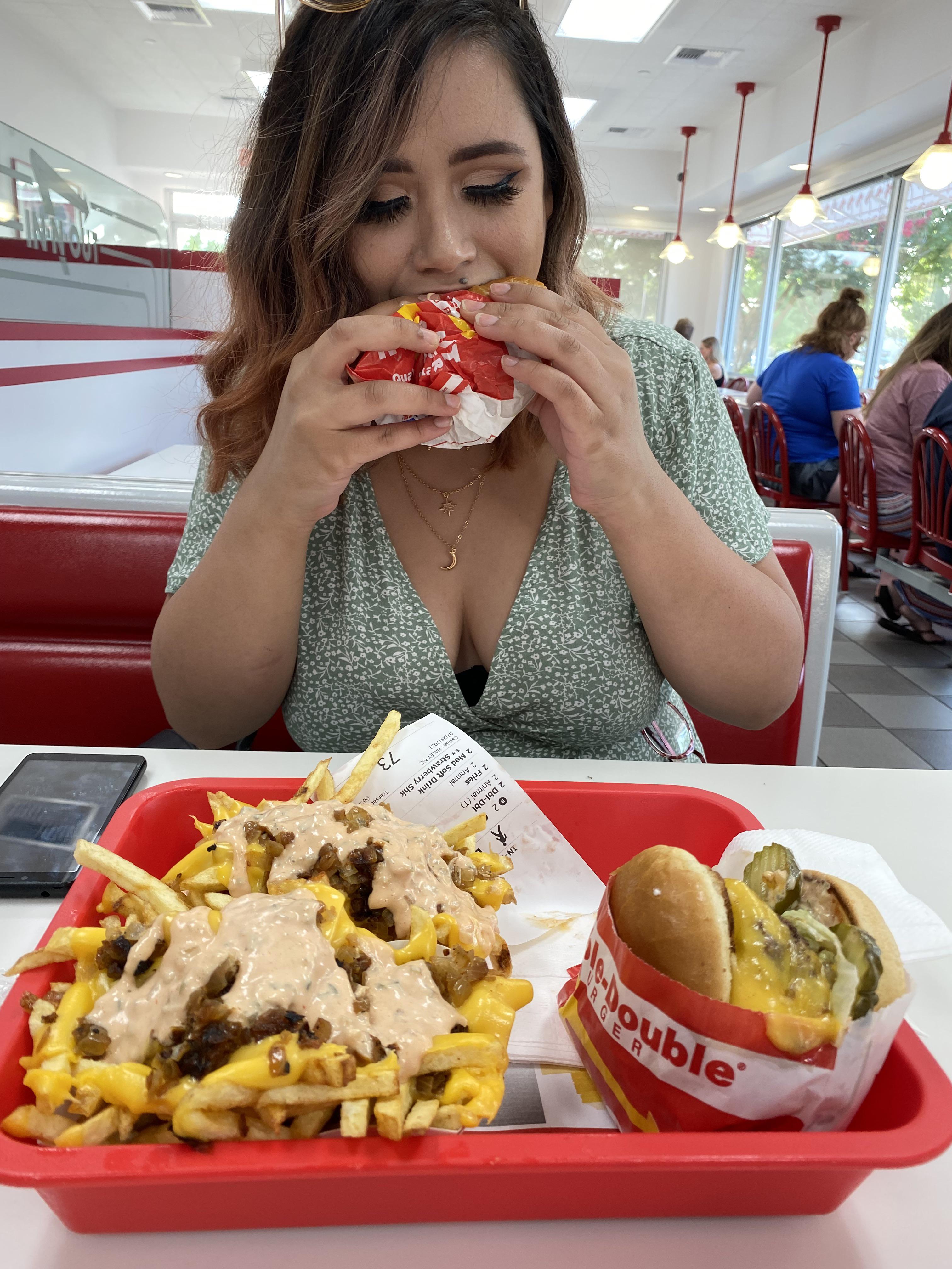 It’s time to munch down!! | Scrolller