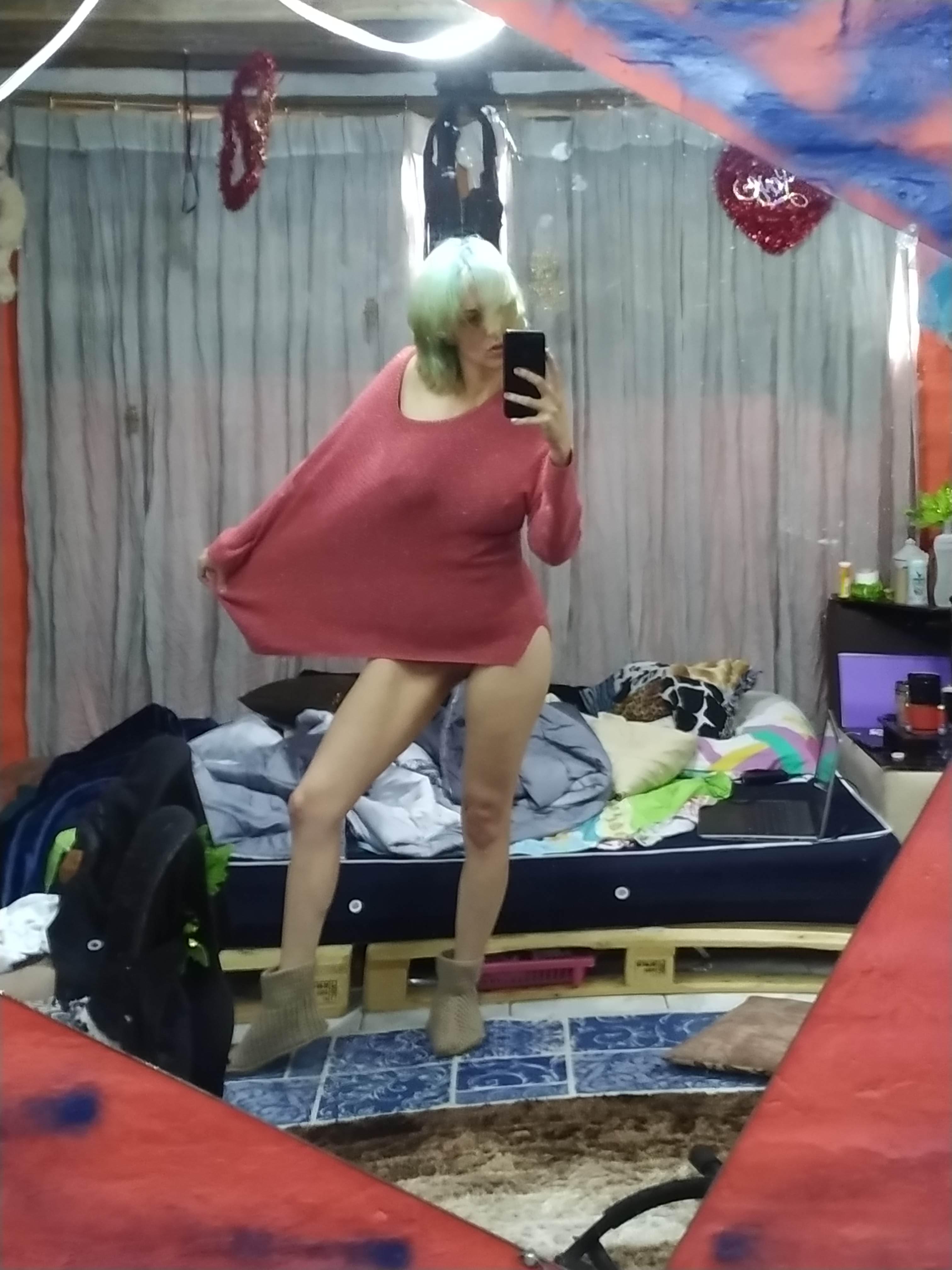 it's a bit cold around here | Scrolller