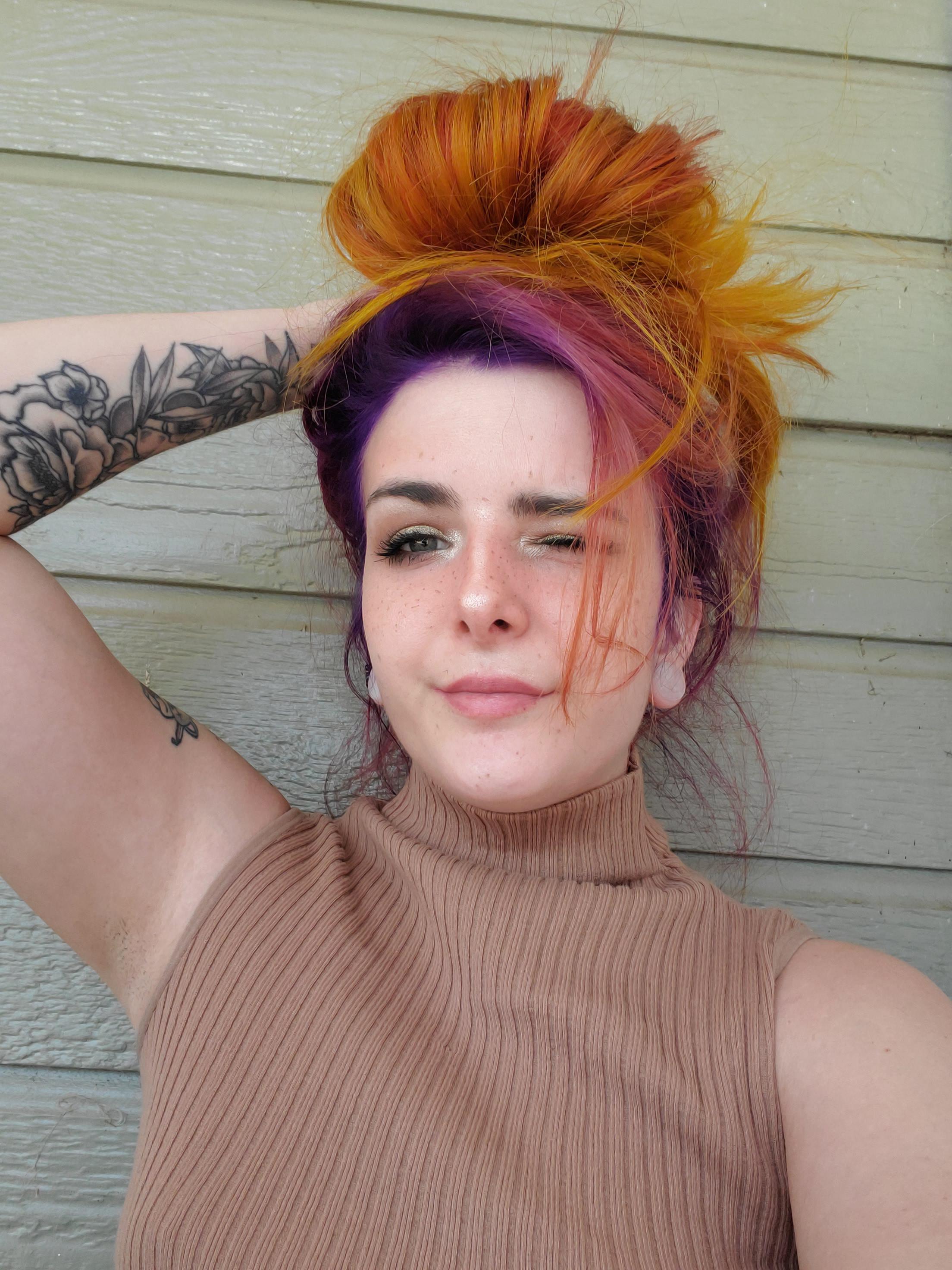 It's hot and bright hehe | Scrolller