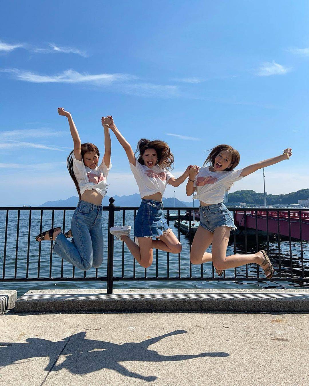 It's summer - Kanae & Mika T & Kazue | Scrolller