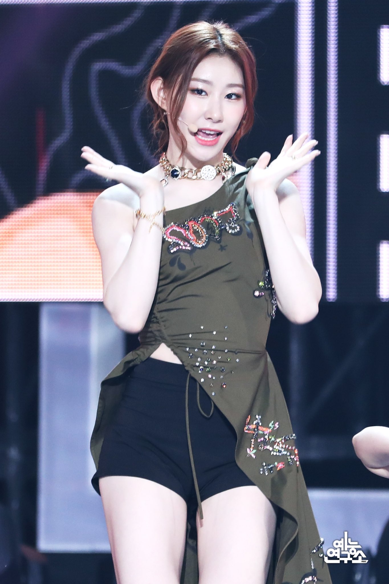 ITZY - Chaeryeong | Scrolller