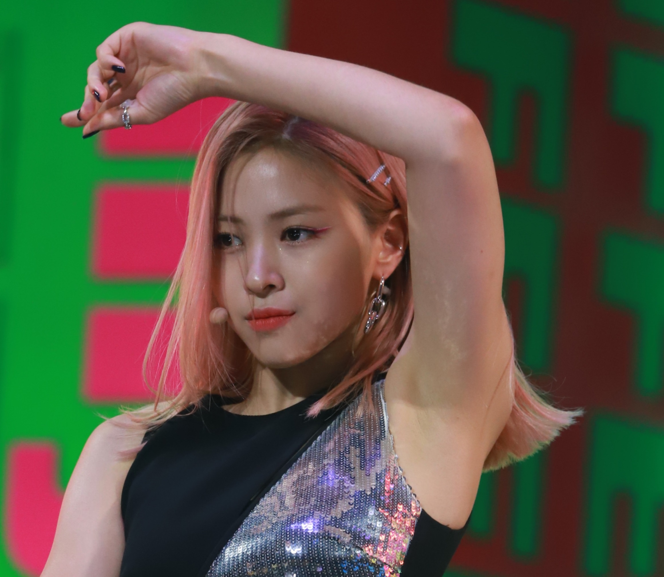 ITZY - Ryujin | Scrolller