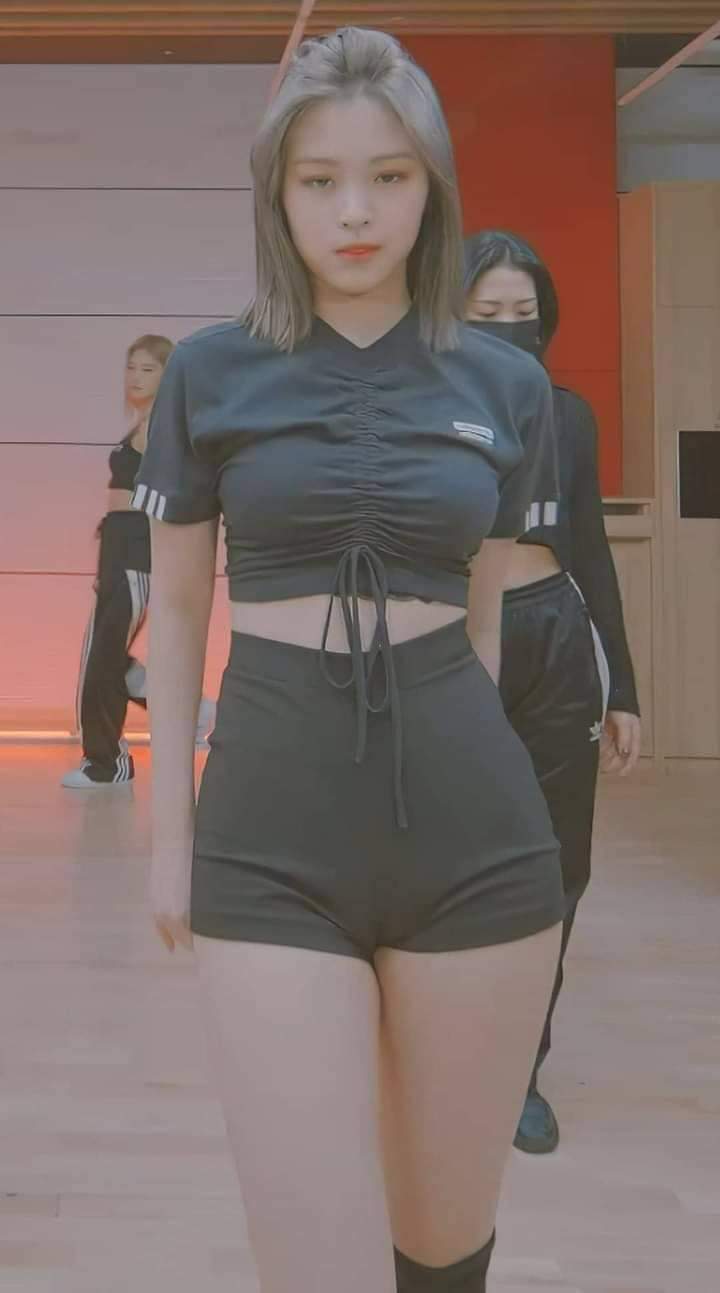 ITZY - RYUJIN | Scrolller