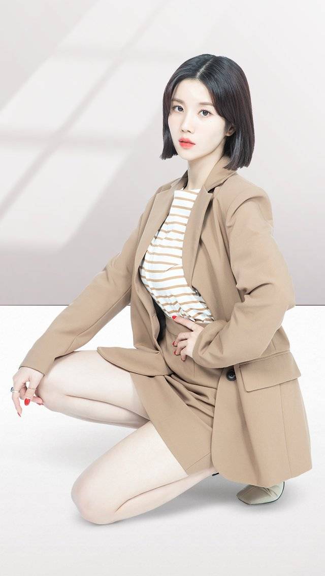 IZ*ONE - Eunbi | Scrolller