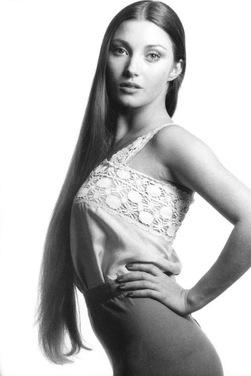 Jane Seymour | Scrolller
