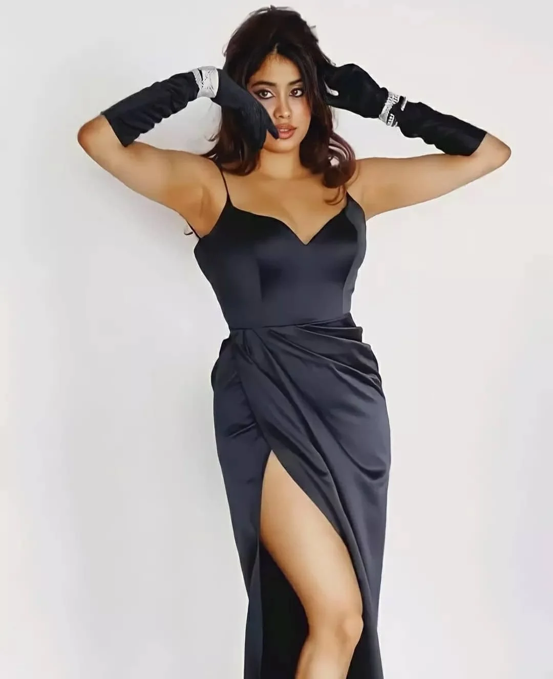 Janhvi Kapoor | Scrolller