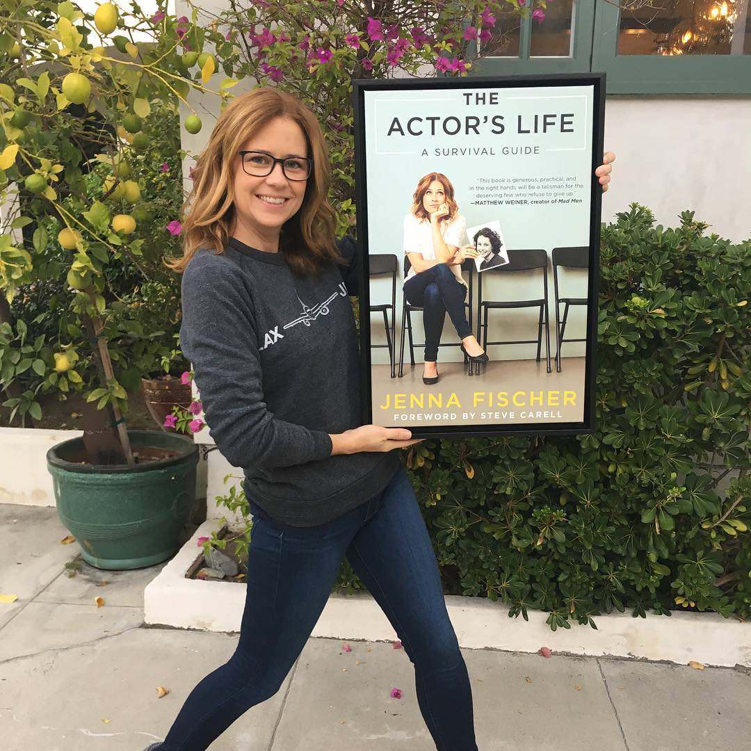 Jenna showing off the cover of her new book | Scrolller