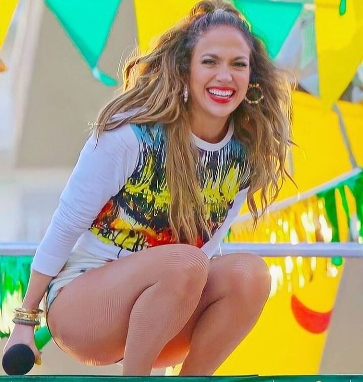 Jennifer Lopez | Scrolller