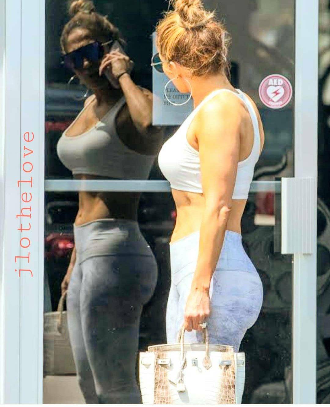 Checkin' herself out 😏 | Scrolller