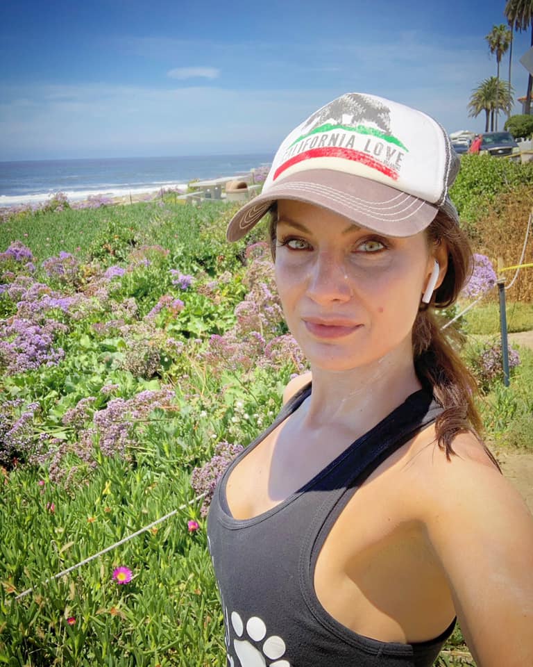 Jenny at the beach | Scrolller