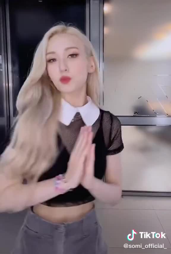 Jeon Somi | Scrolller