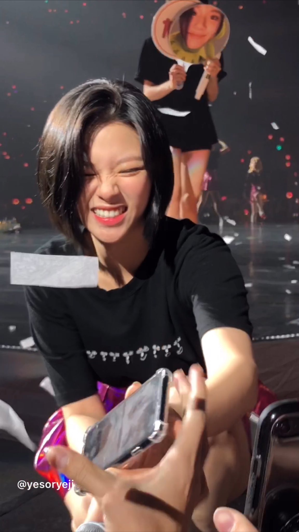 Jeongyeon nose scrunch | Scrolller