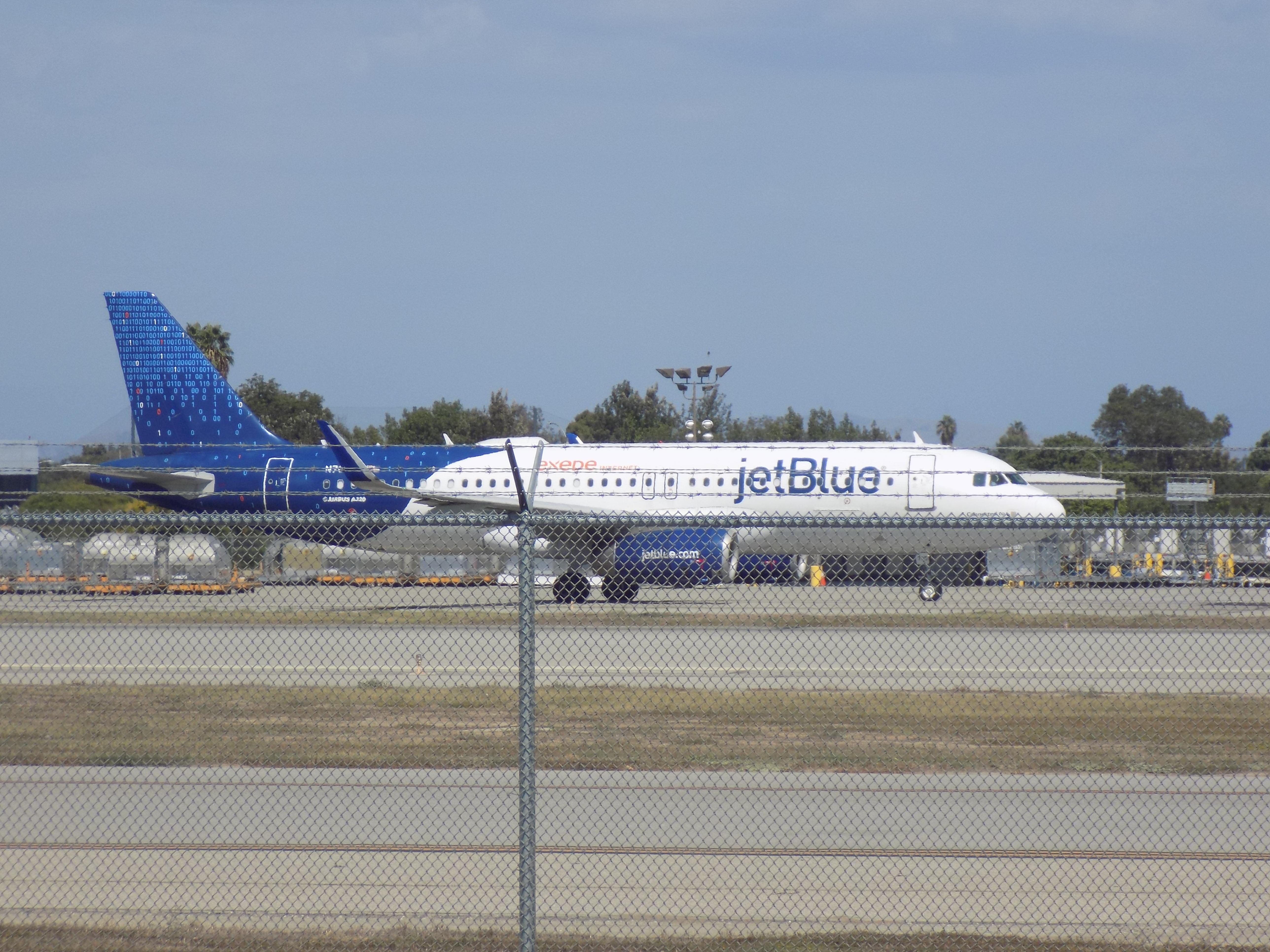 jetBlue A320-232 "FlyFi" Livery operating flight JBU514 LGB - JFK. | Scrolller