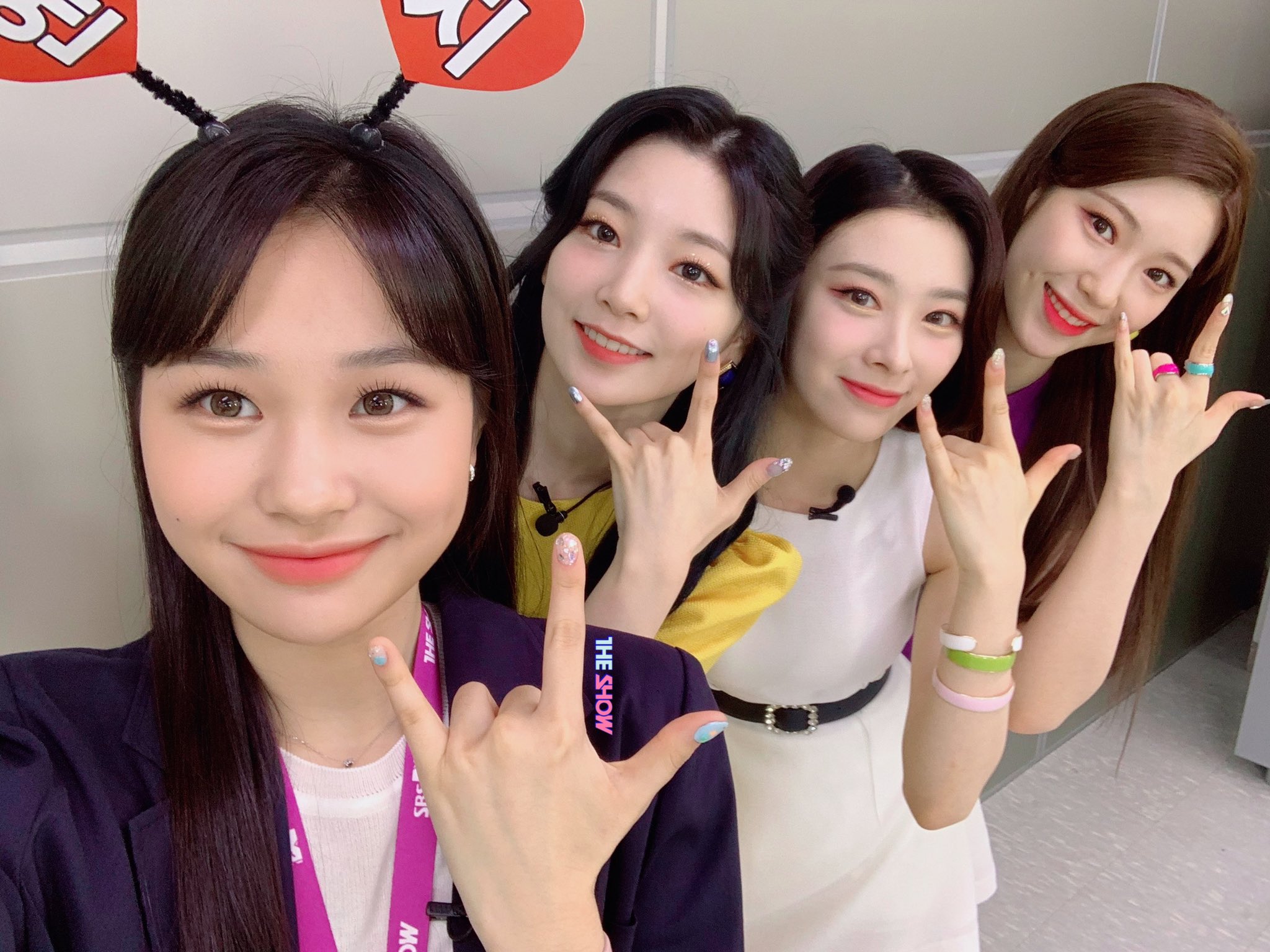 Jihan with Yeonhee, Suyun and Yunkyoung (Rocket Punch) | Scrolller