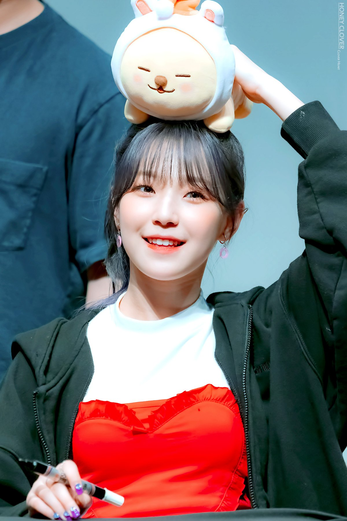 Jiheon's hat | Scrolller