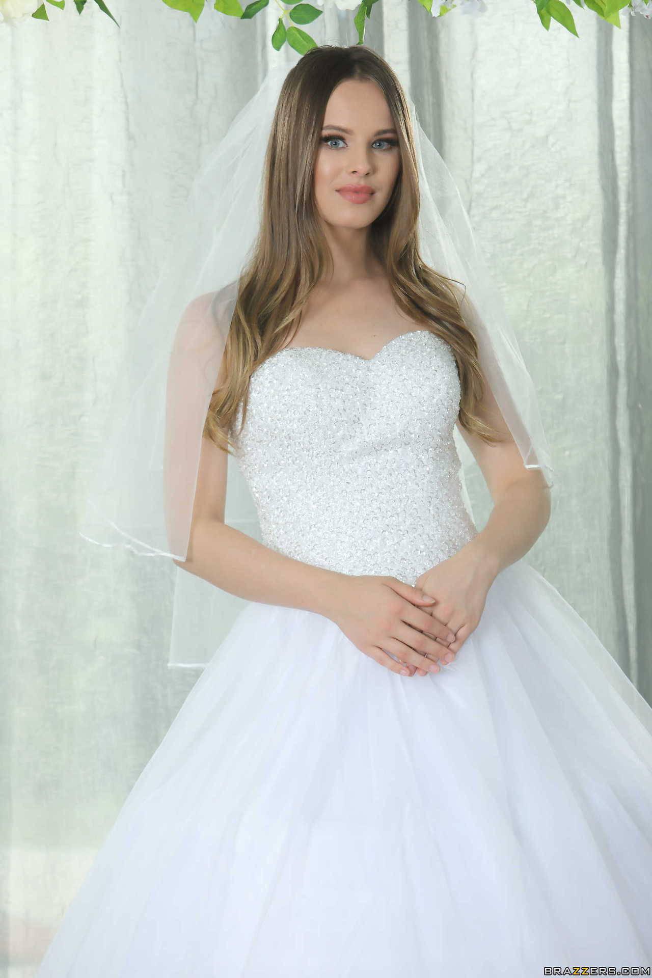 Jillian Janson | Scrolller