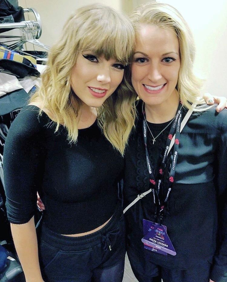 Jingle Ball breasts | Scrolller