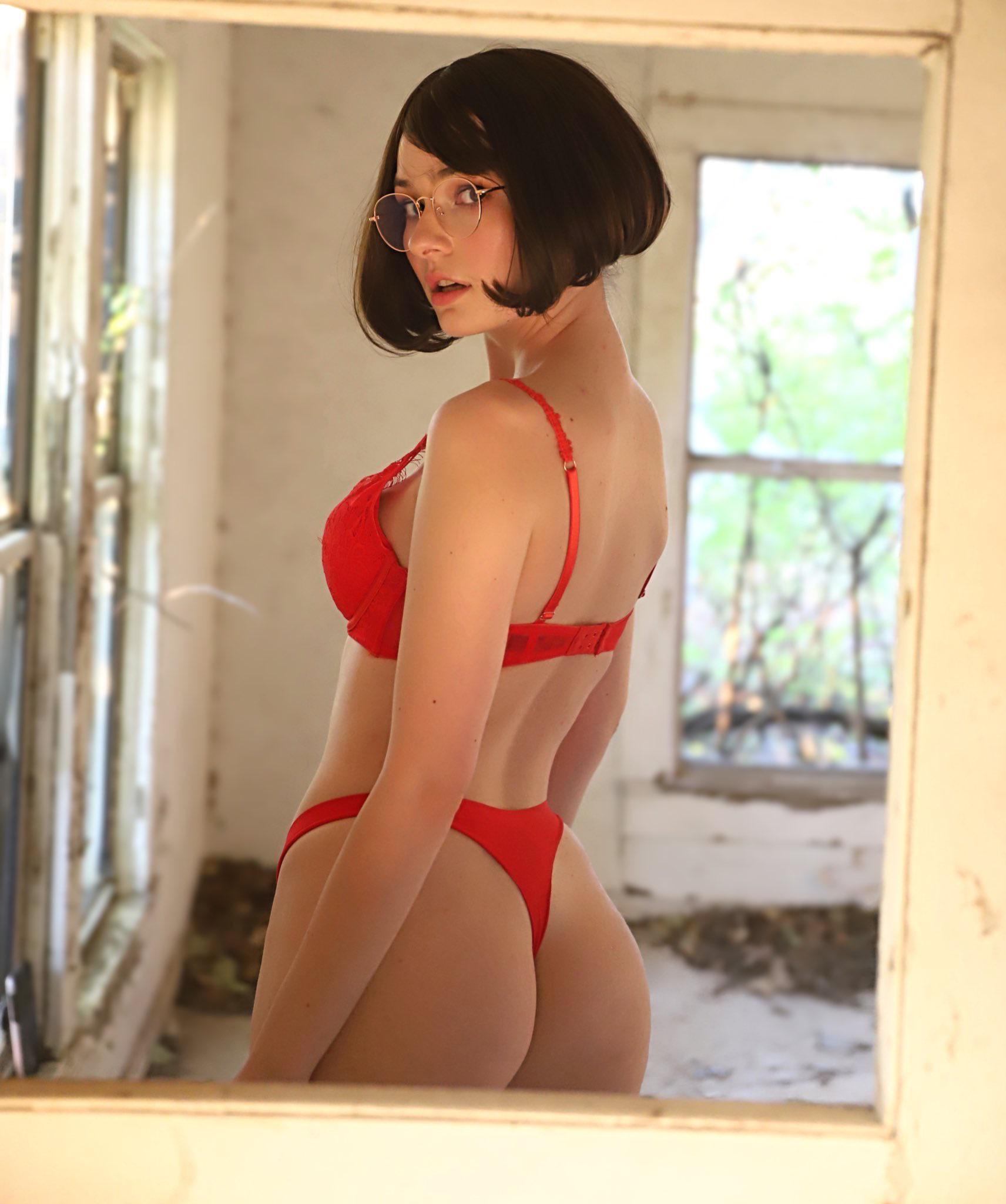 Jinkies! Velma by OMGCosplay | Scrolller