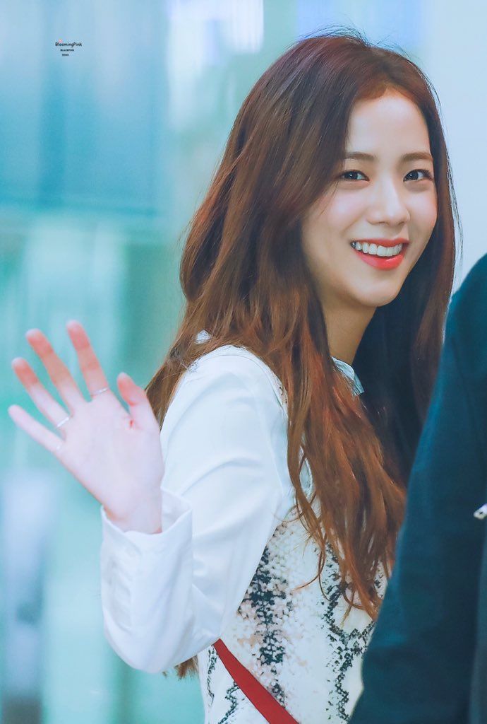 Jisoo | Scrolller