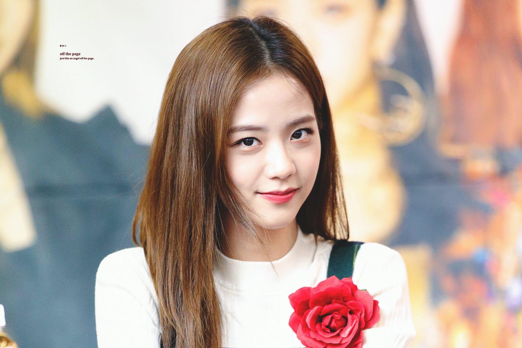 Jisoo | Scrolller
