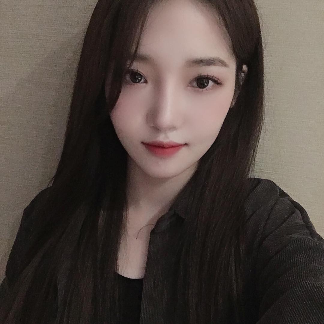 Jisun Selfie | Scrolller