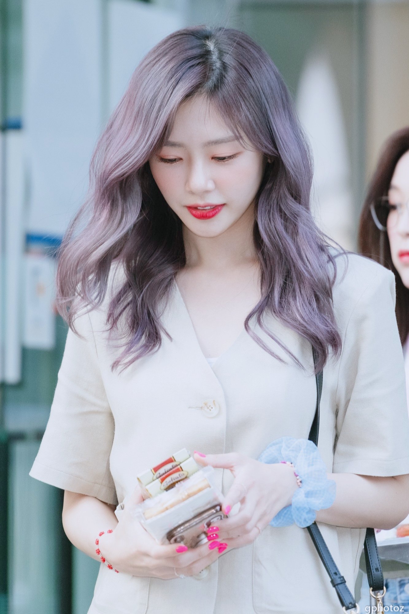 JiU | Scrolller