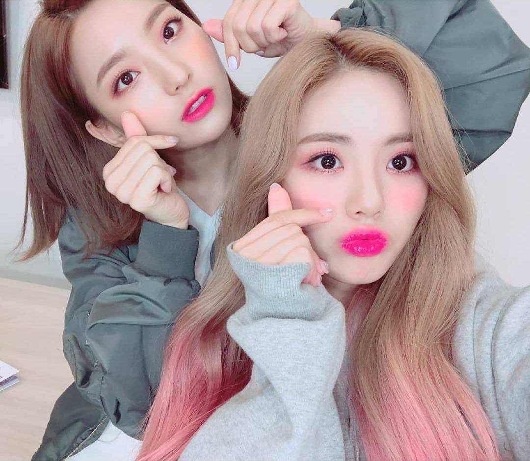 Jiwon ♡ Saerom | Scrolller