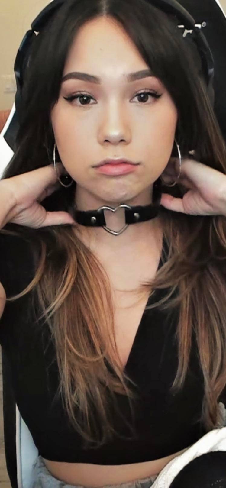 Jodi with a choker | Scrolller