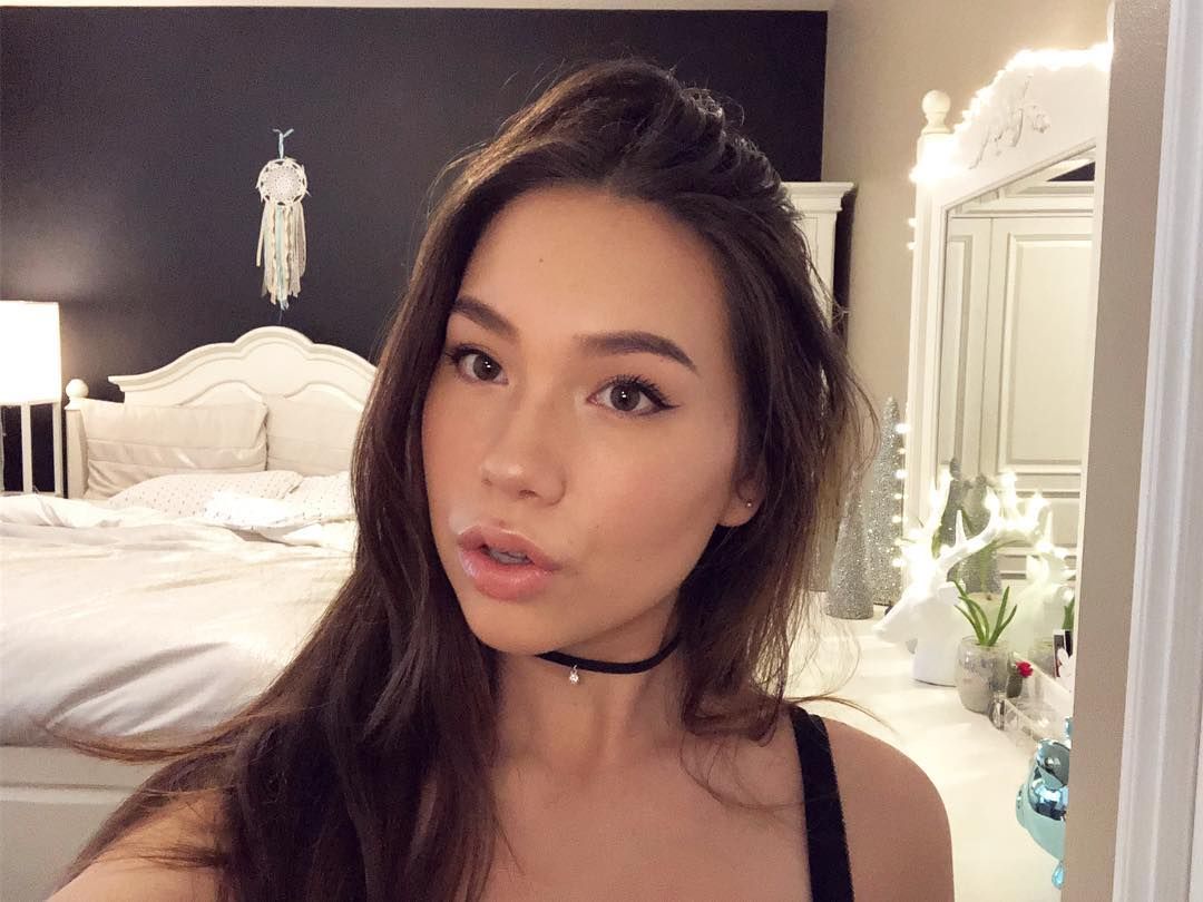 Jodi's Cute Lips :) | Scrolller