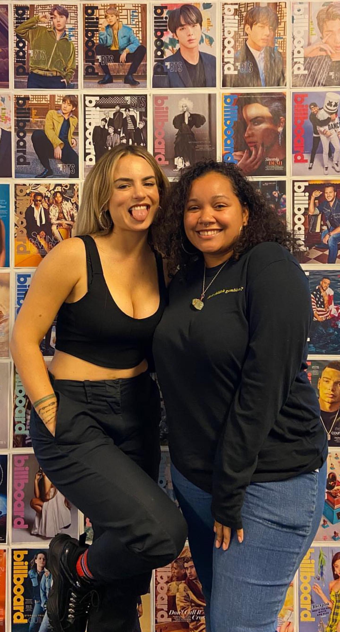 JoJo with a fan | Scrolller