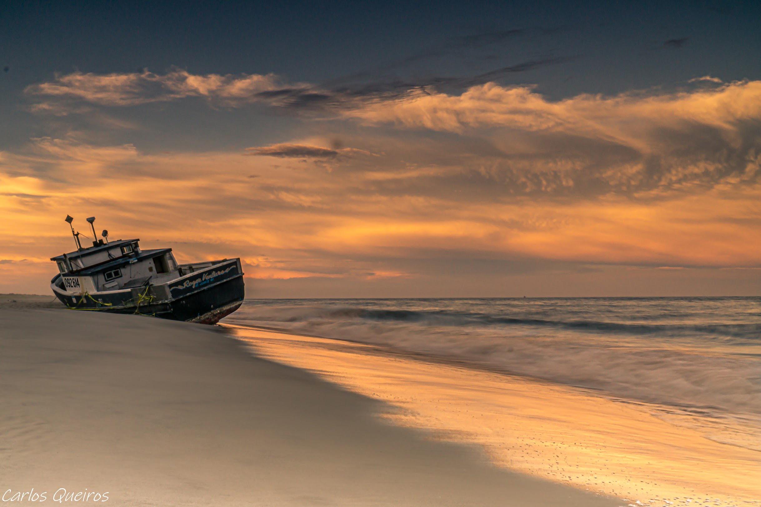Jones beach , New York ... lobster boat washed ashore after tow line broke | Scrolller