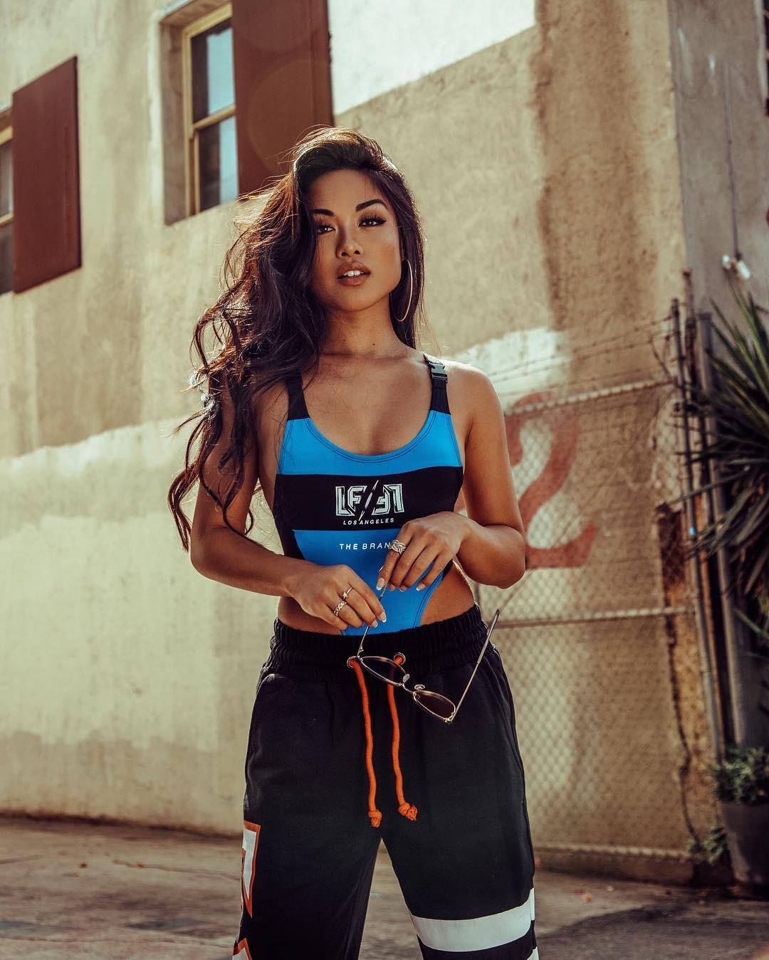 Jules Aurora | Scrolller