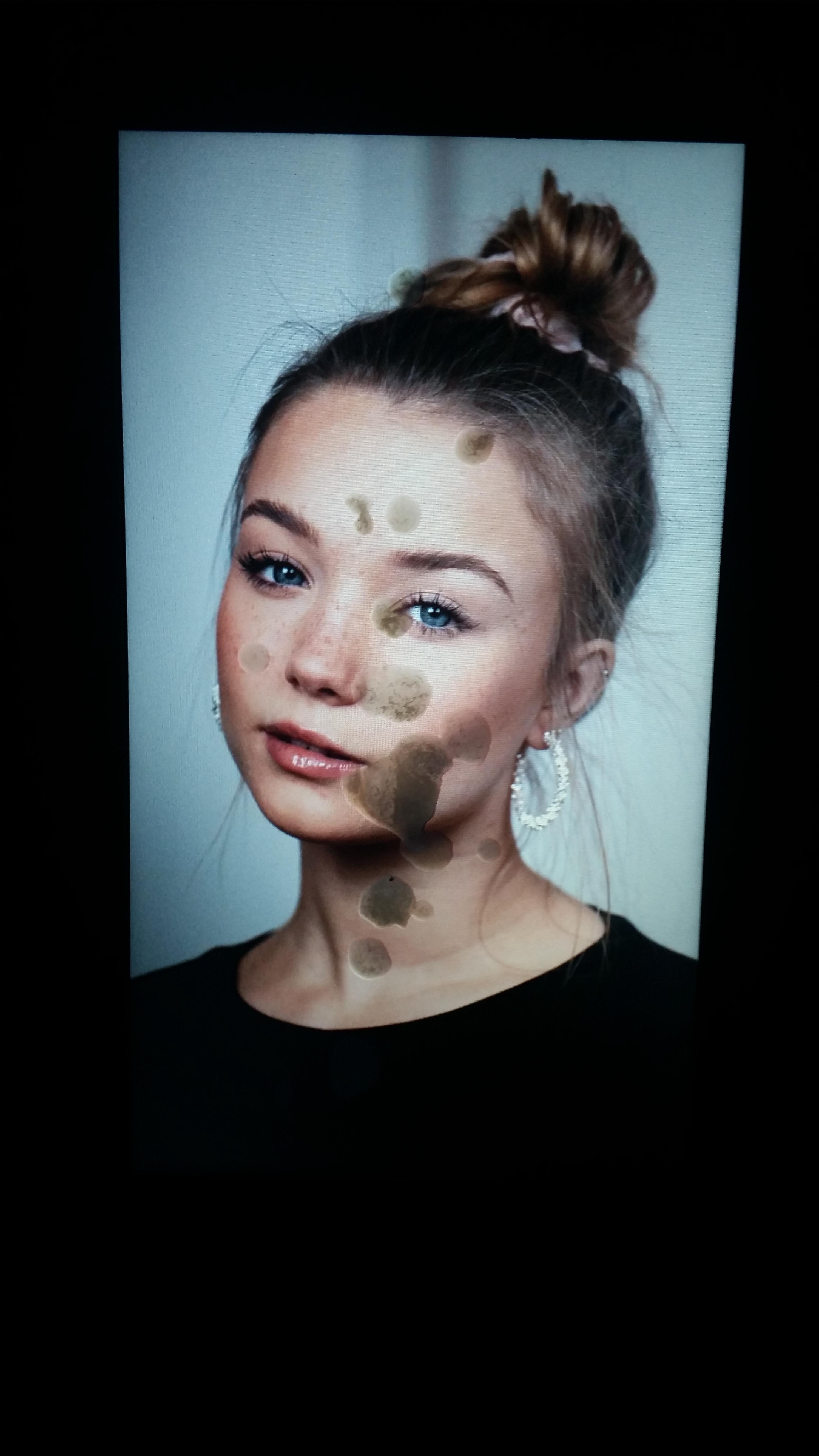 Julia Beautx | Scrolller