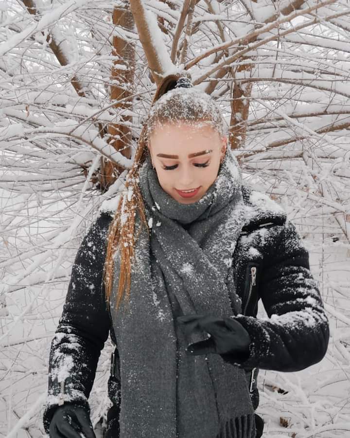 Julia Vins | Scrolller